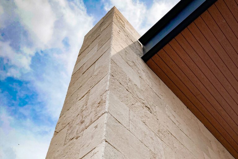 Fachadas con Cantera: Elegancia Natural para Diseños